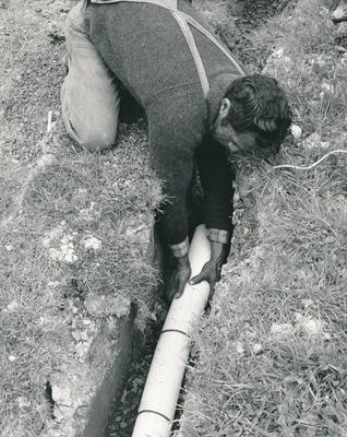 Winstone Publication: 1972 Novaplast demonstration of uPVC pipe laying ...