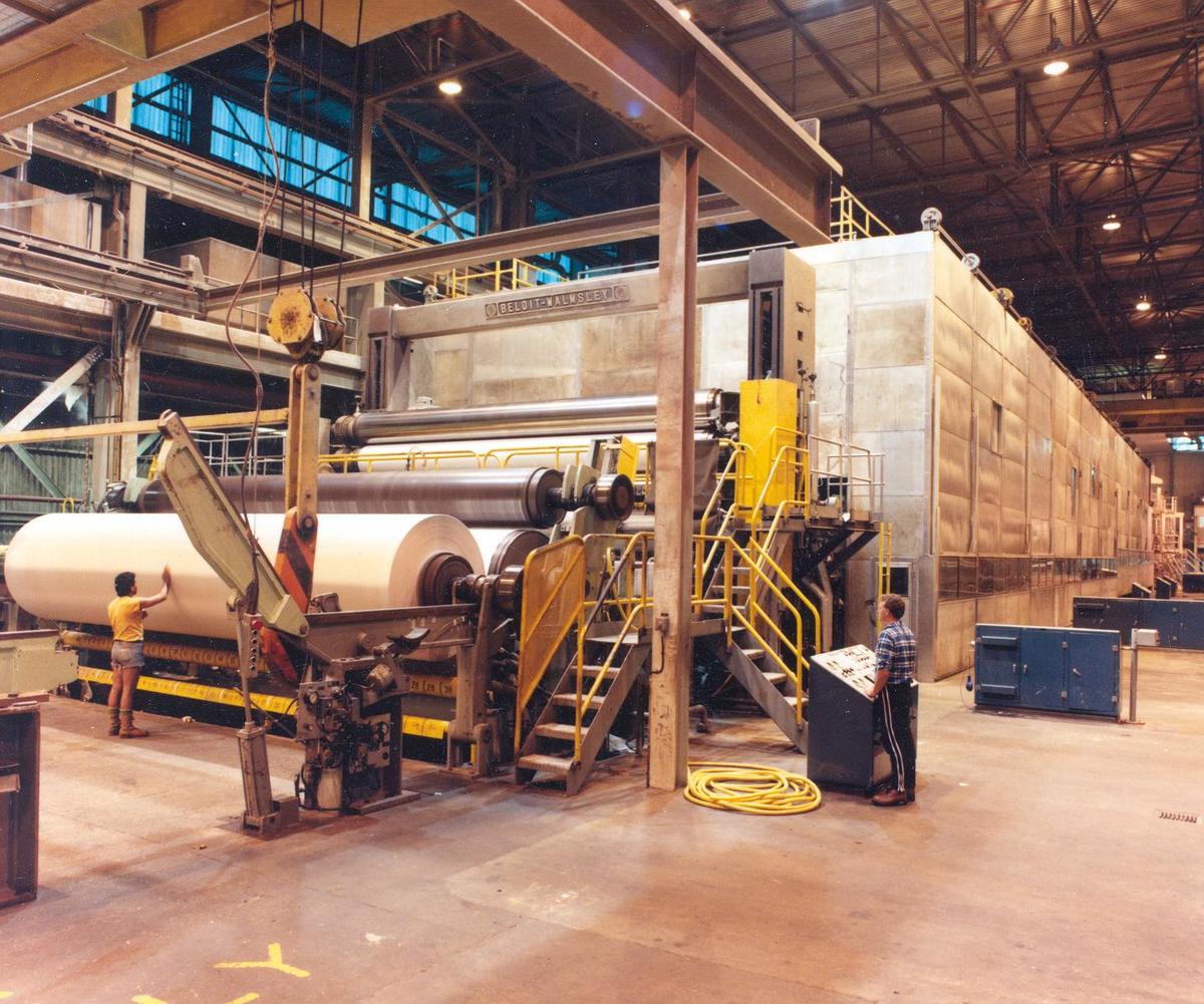 Tasman Pulp & Paper Co Ltd, Kawerau: 1981 No.3 paper machine dry end ...