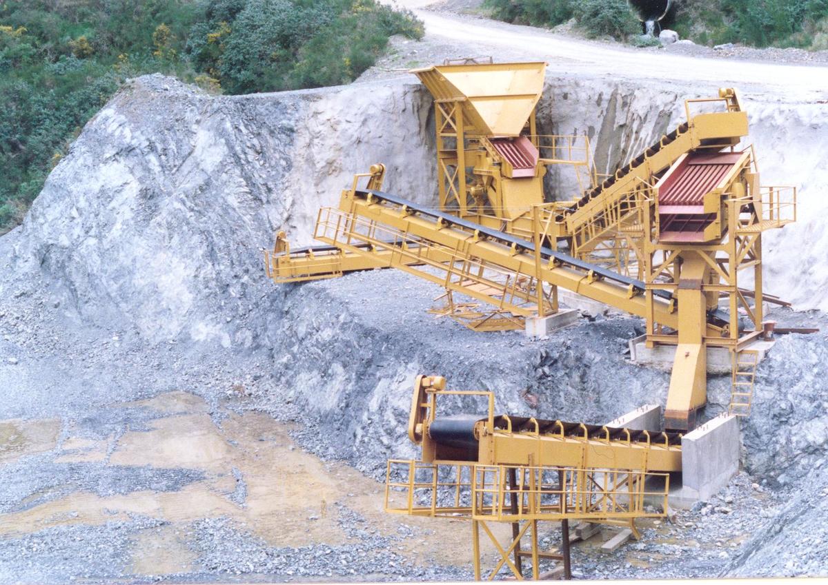 Winstone Aggregates Ltd: 1990 Belmont quarry, Lower Hutt - working the ...