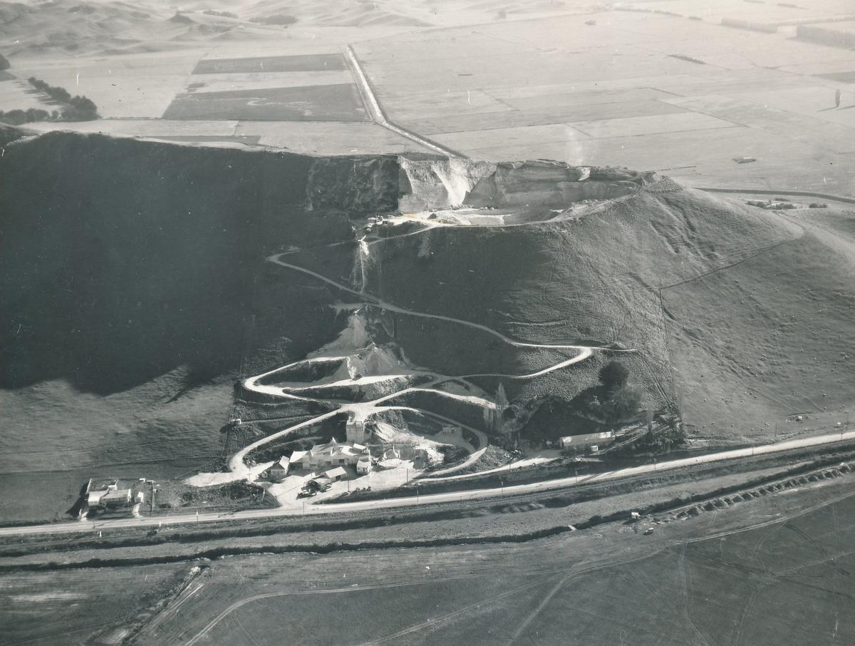 Firth Concrete Ltd: 1965 Pakipaki lime quarry, Hastings District ...